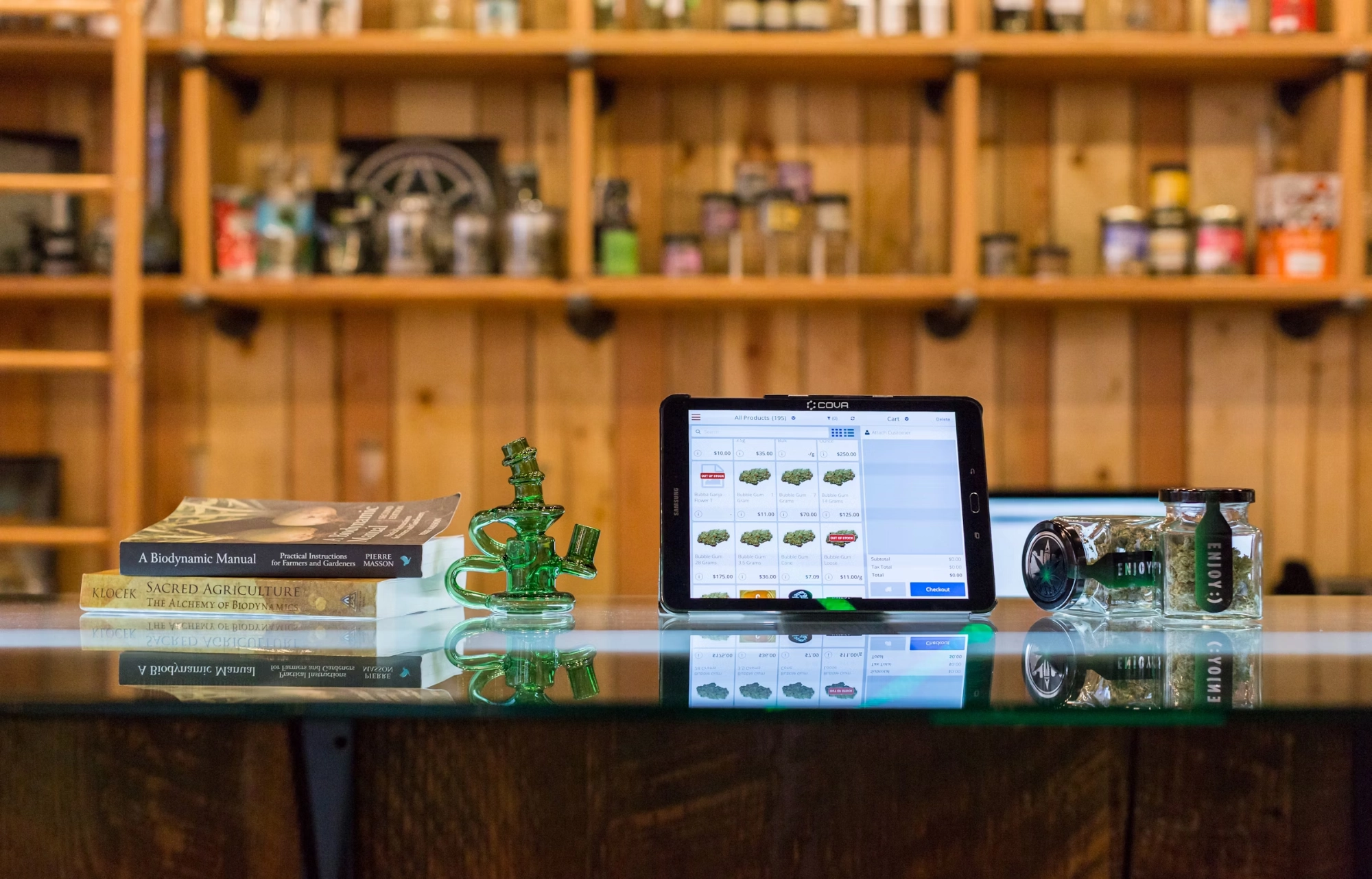 Beginner's Guide to Visiting a Weed Dispensary | GOLDLEAF